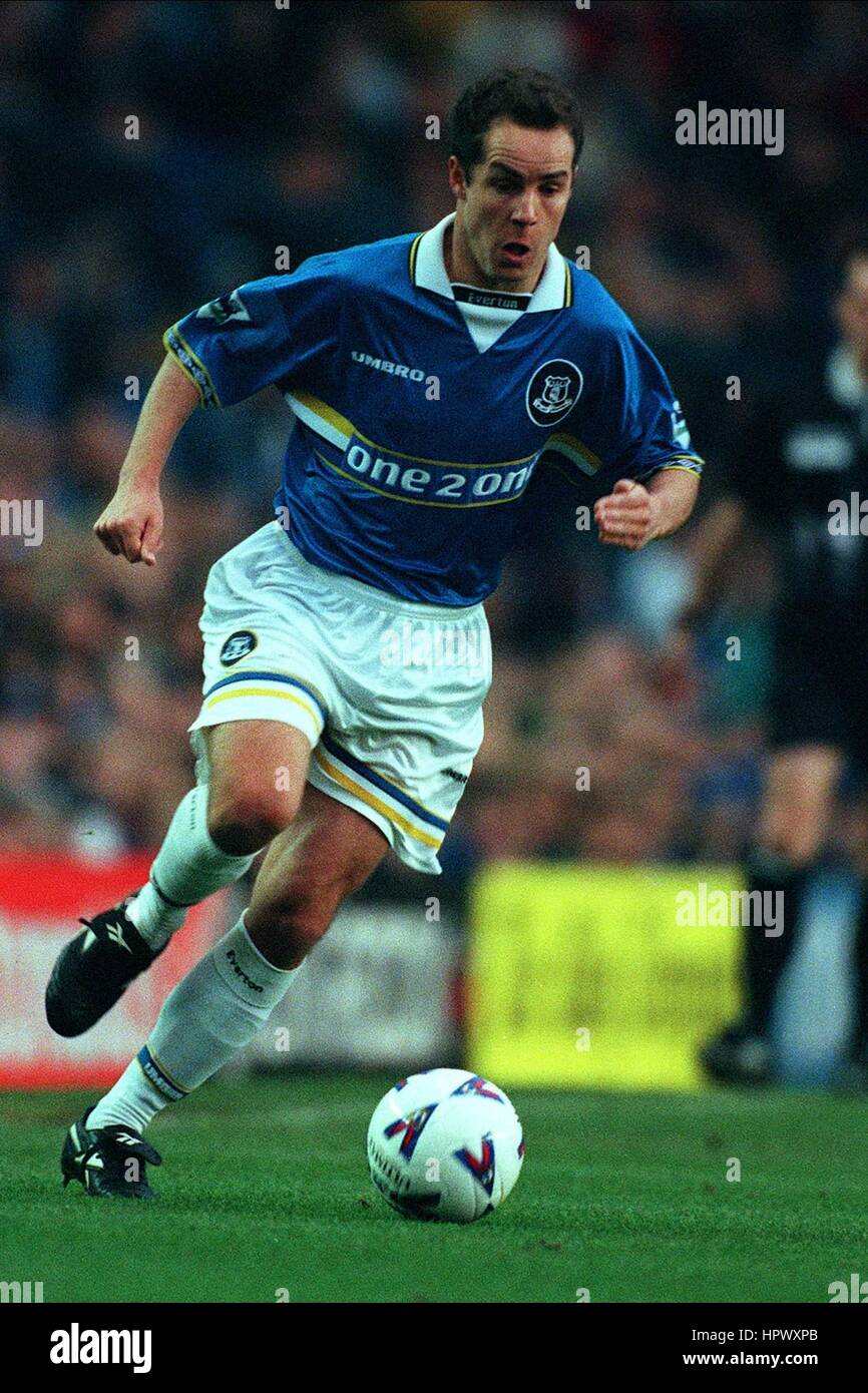 ALEX CLELAND EVERTON FC 12 December 1998 Stock Photo - Alamy