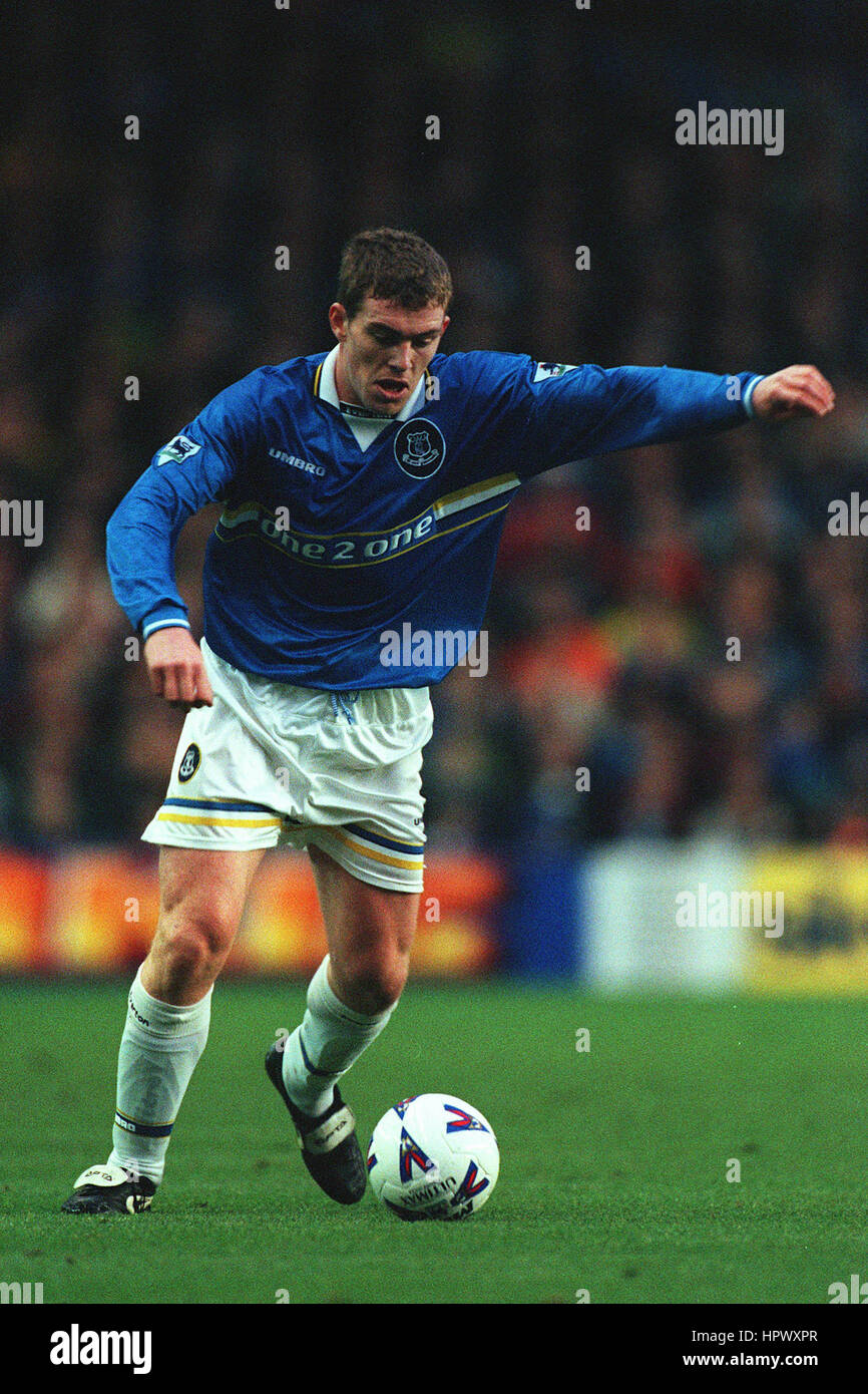 RICHARD DUNNE EVERTON FC 12 December 1998 Stock Photo - Alamy