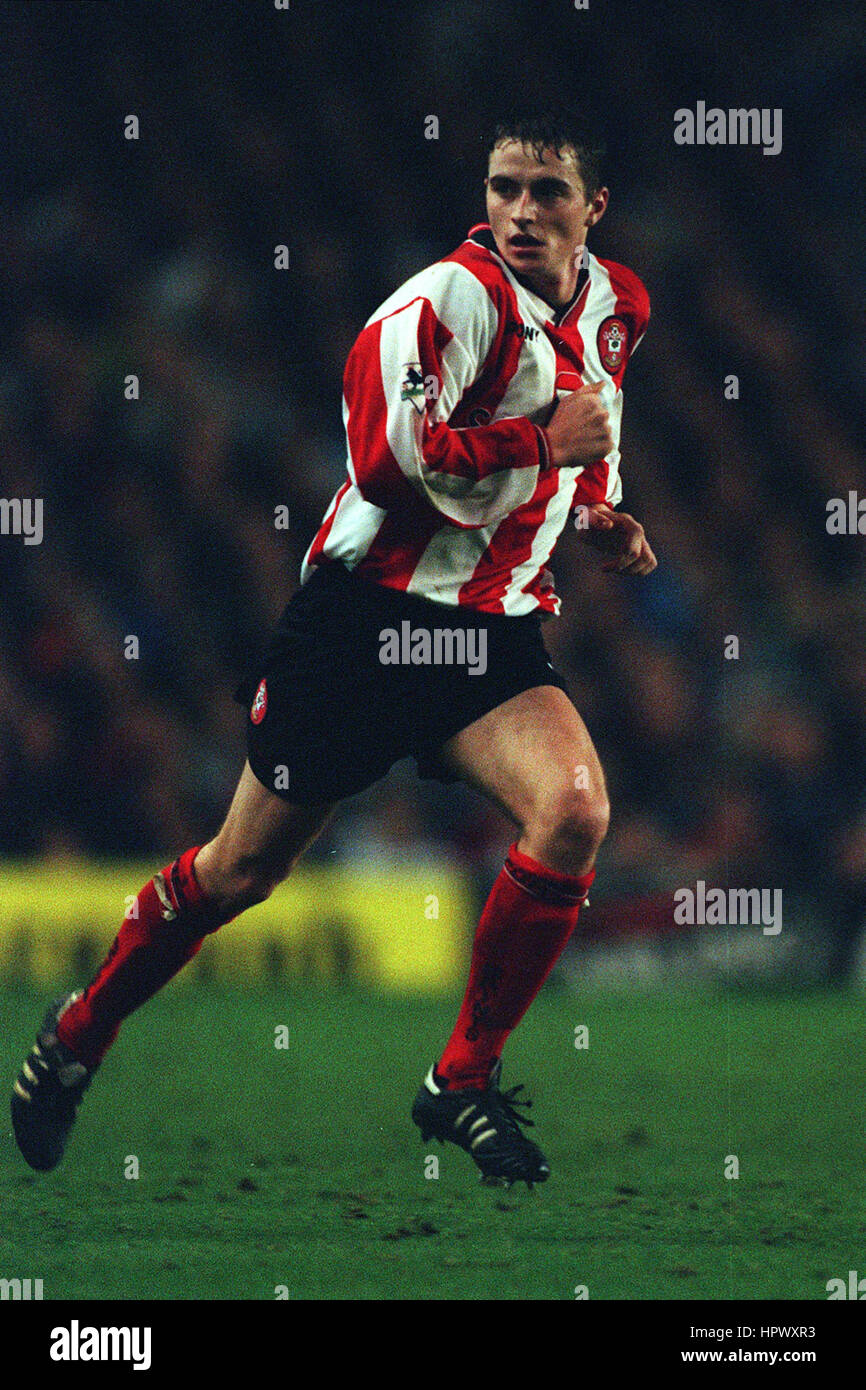 MATTHEW OAKLEY SOUTHAMPTON FC 12 December 1998 Stock Photo - Alamy