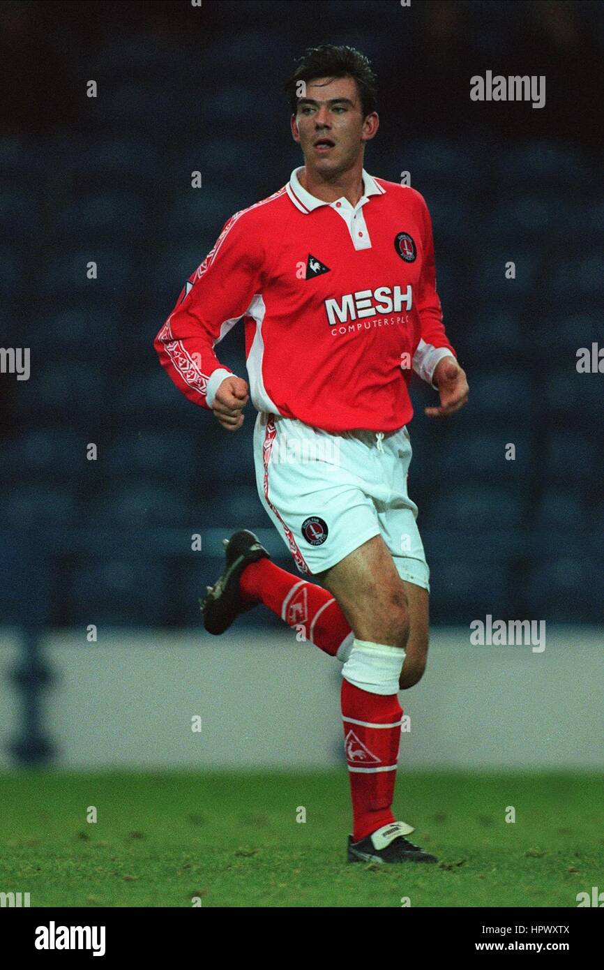 STEVE JONES . CHARLTON ATHLETIC FC 12 December 1998 Stock Photo - Alamy