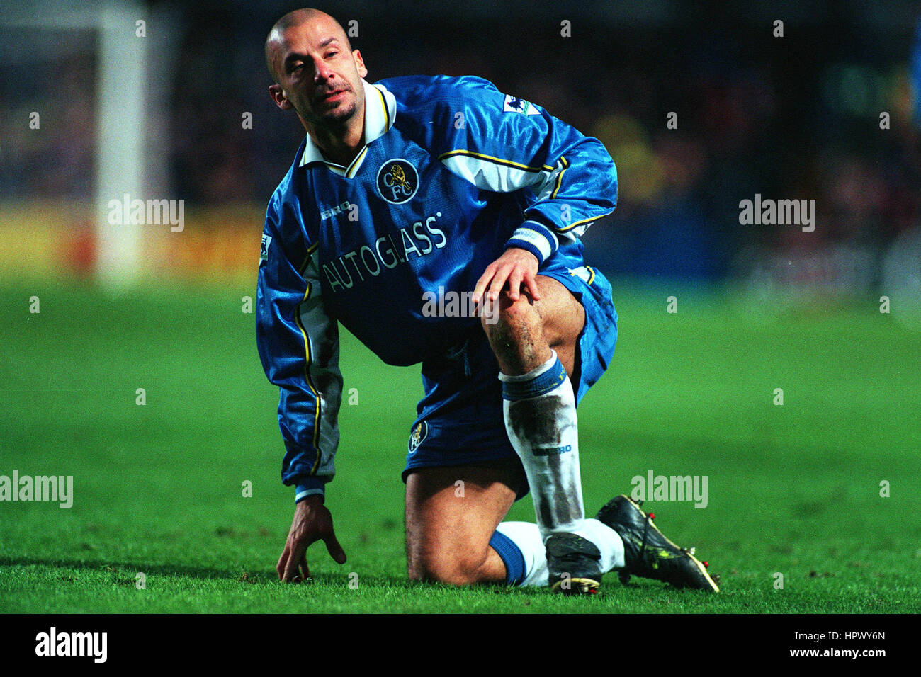 GIANLUCA VIALLI CHELSEA PLAYER-MANAGER 19 December 1998 Stock Photo - Alamy