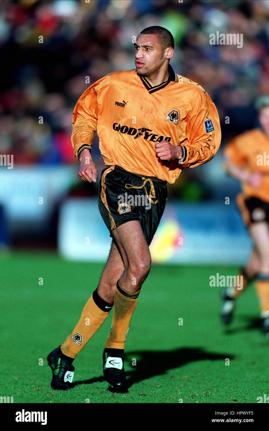 DEAN RICHARDS. WOLVERHAMPTON WANDERERS FC 28 December 1998 Stock Photo ...