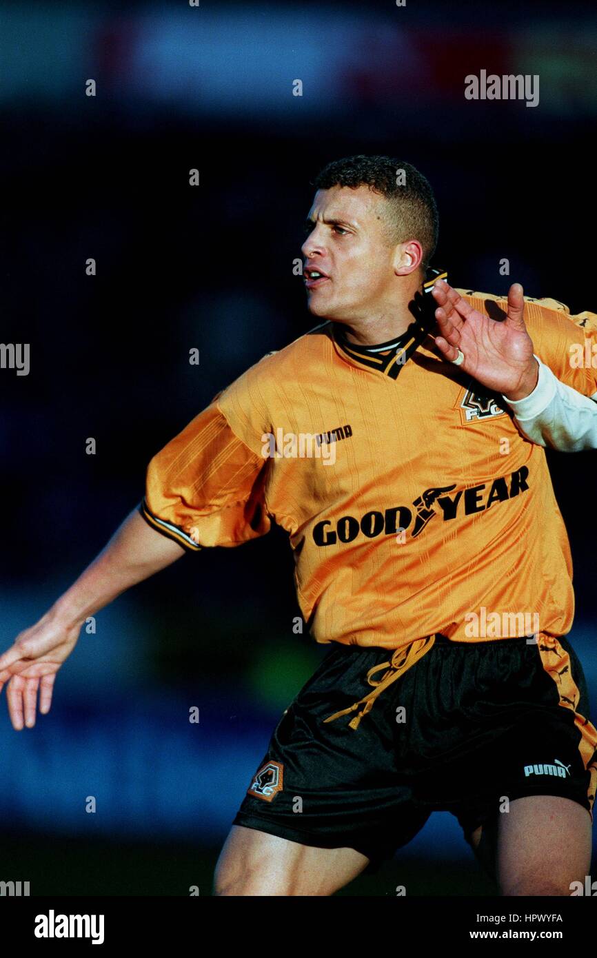KEITH CURLE WOLVERHAMPTON WANDERERS FC 28 December 1998 Stock Photo - Alamy