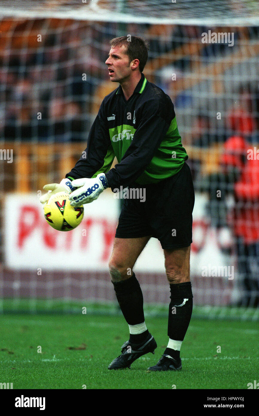 MIKE STOWELL WOLVERHAMPTON WANDERERS FC 28 December 1998 Stock Photo ...
