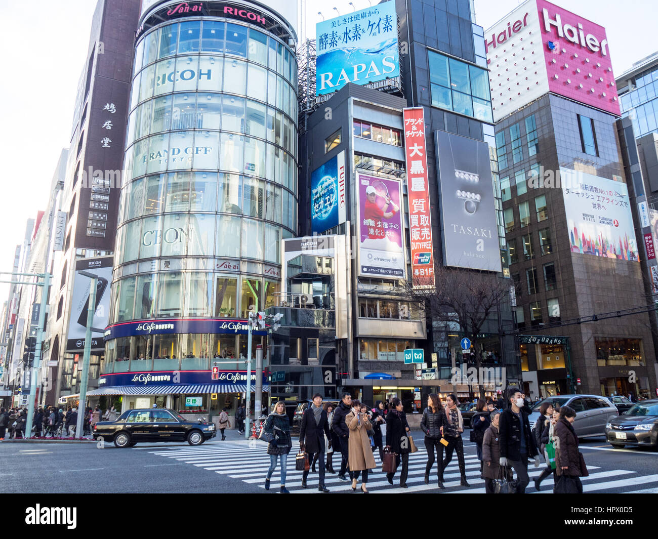 Busy shopping street in Ginza, Tokyo Stock Photo - Alamy