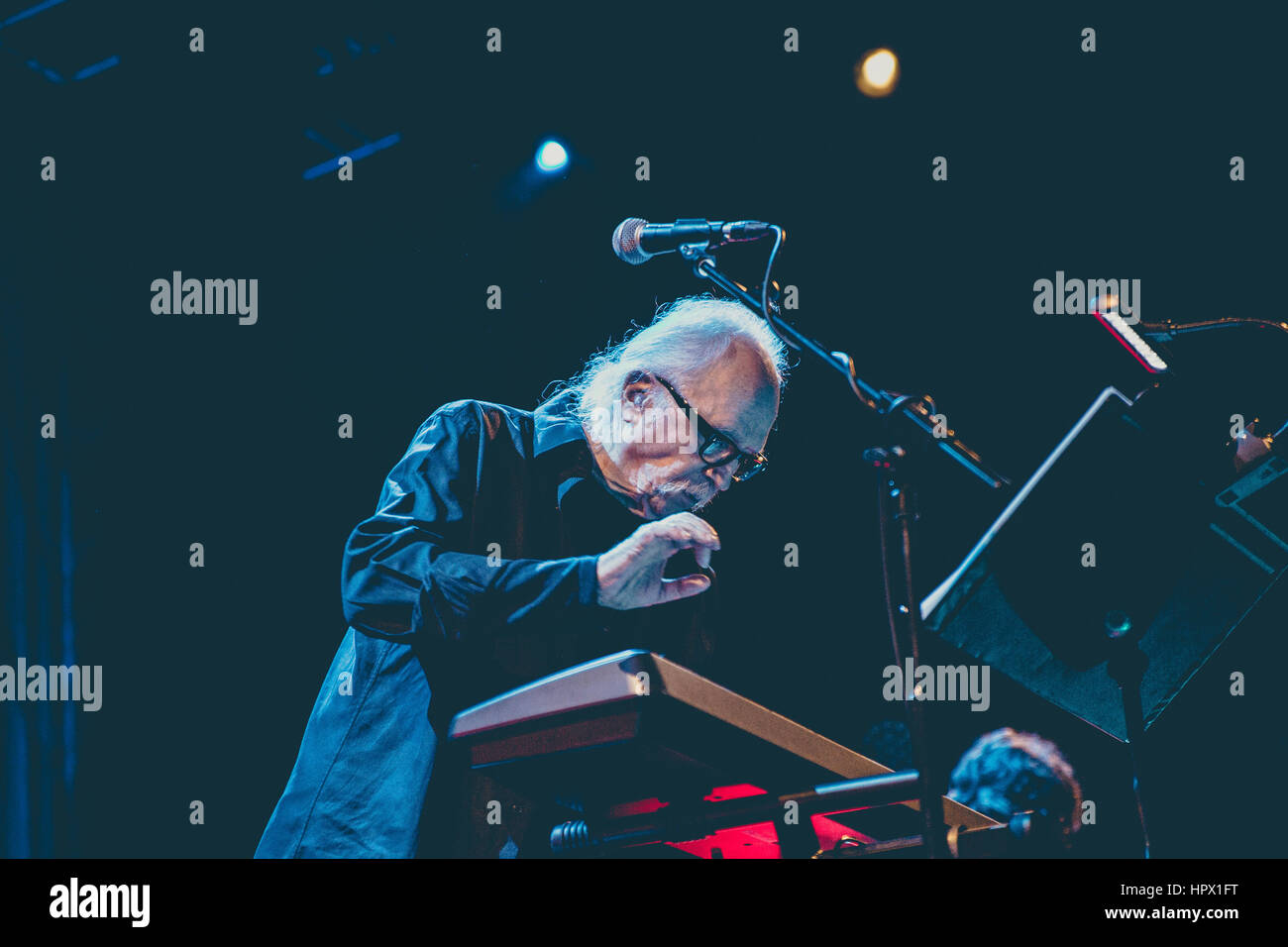 John Carpenter - The Master Of Horror Performing Songs From His Films ...