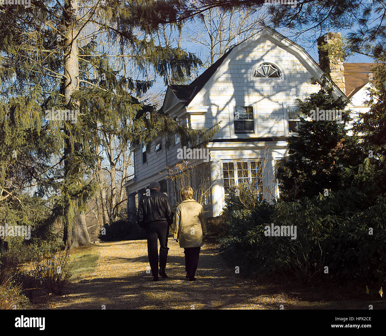President Clinton and first lady Hillary Rodham Clinton walk down their ...