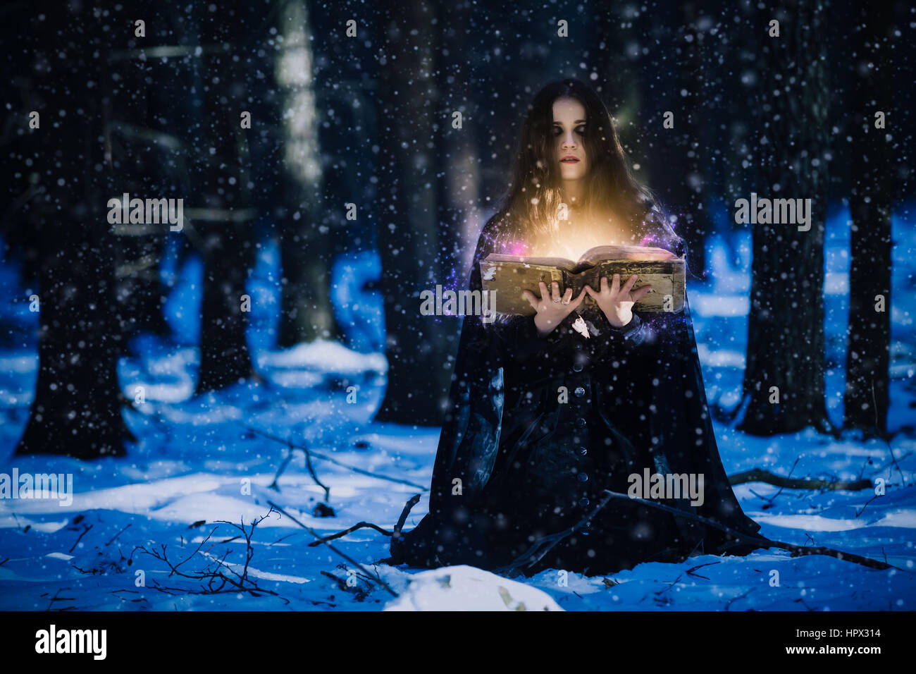 Sorceress legend hi-res stock photography and images - Alamy