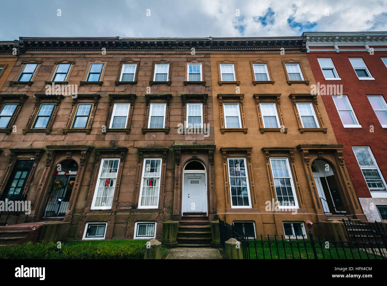 Baltimore rowhouses hi-res stock photography and images - Alamy