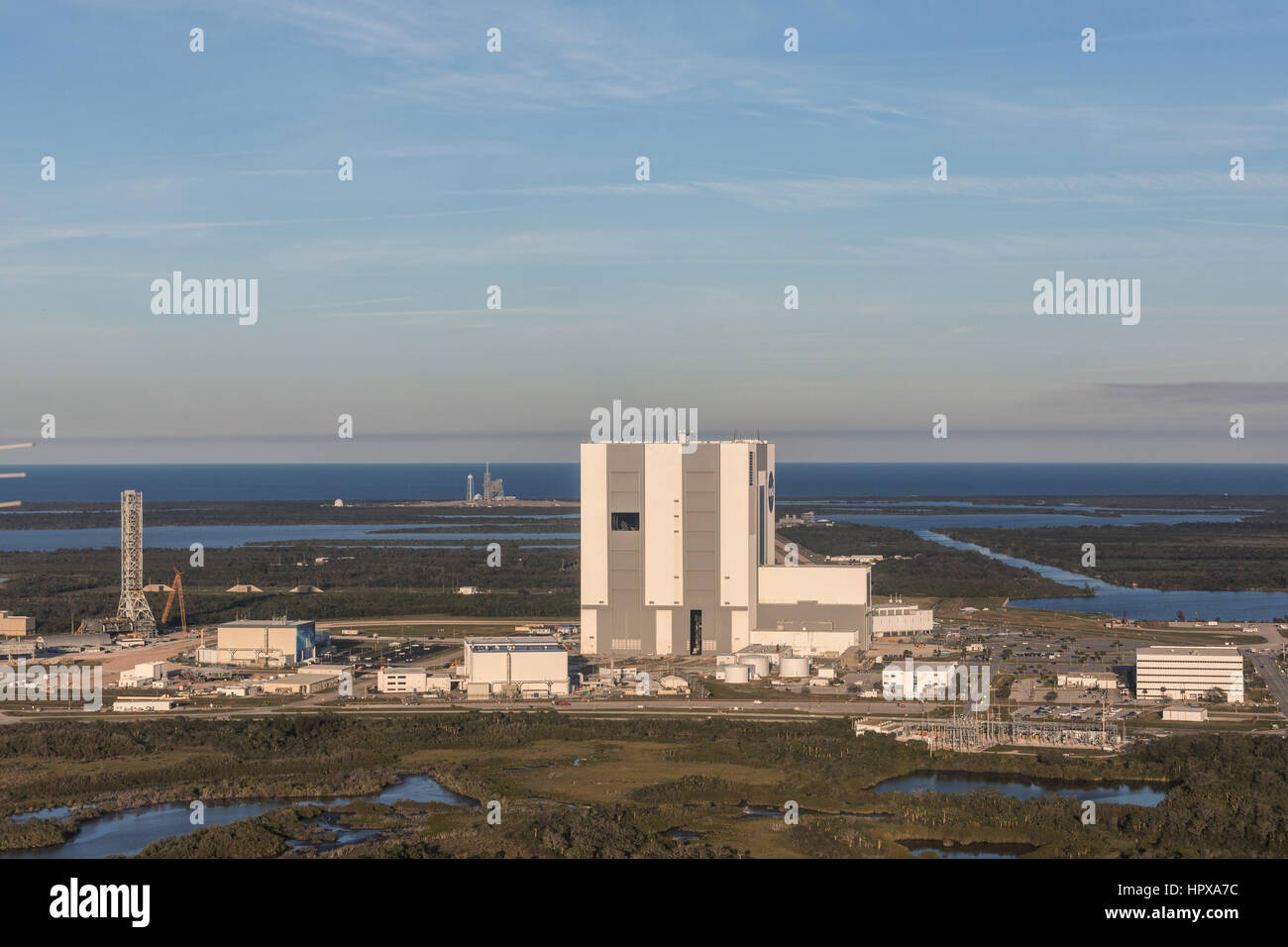 Nasa kennedy building hi-res stock photography and images - Alamy