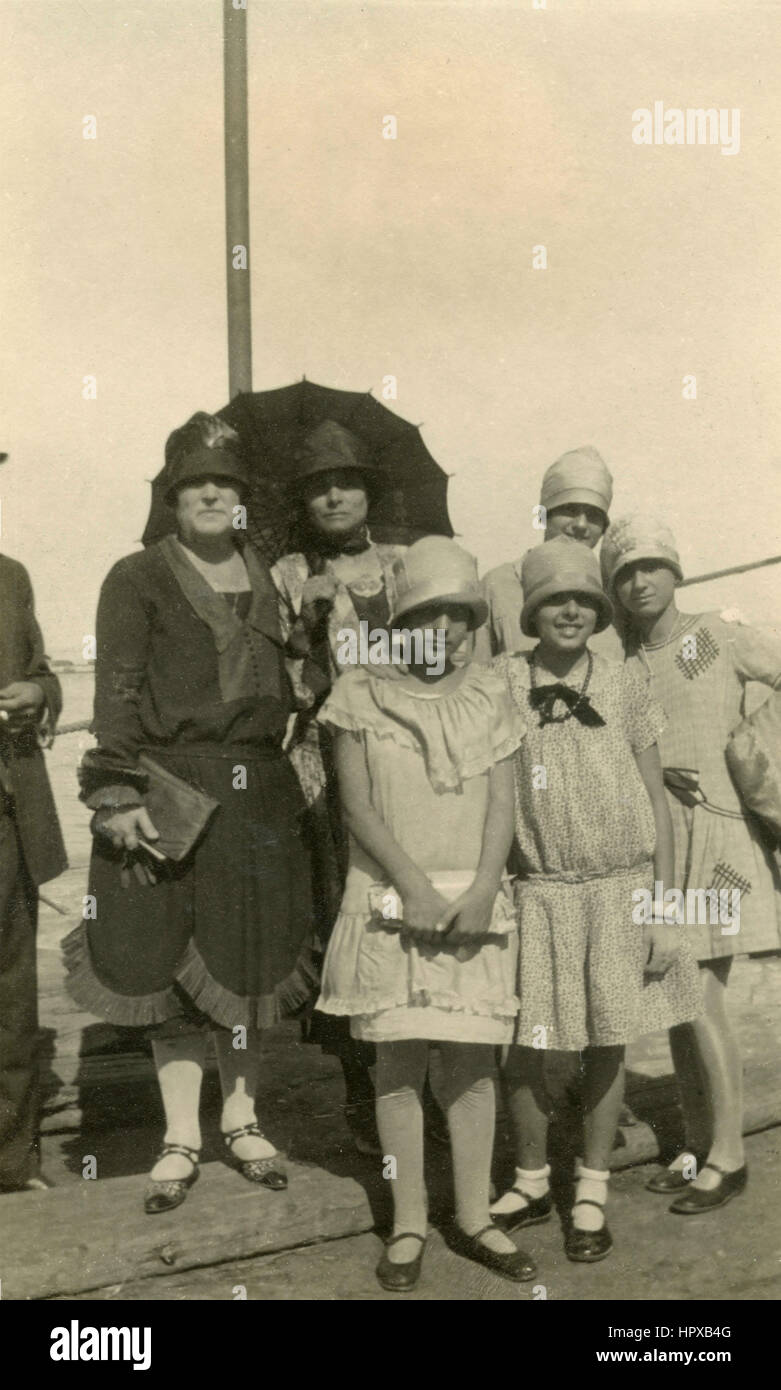 Women fashion 1927 hi-res stock photography and images - Alamy