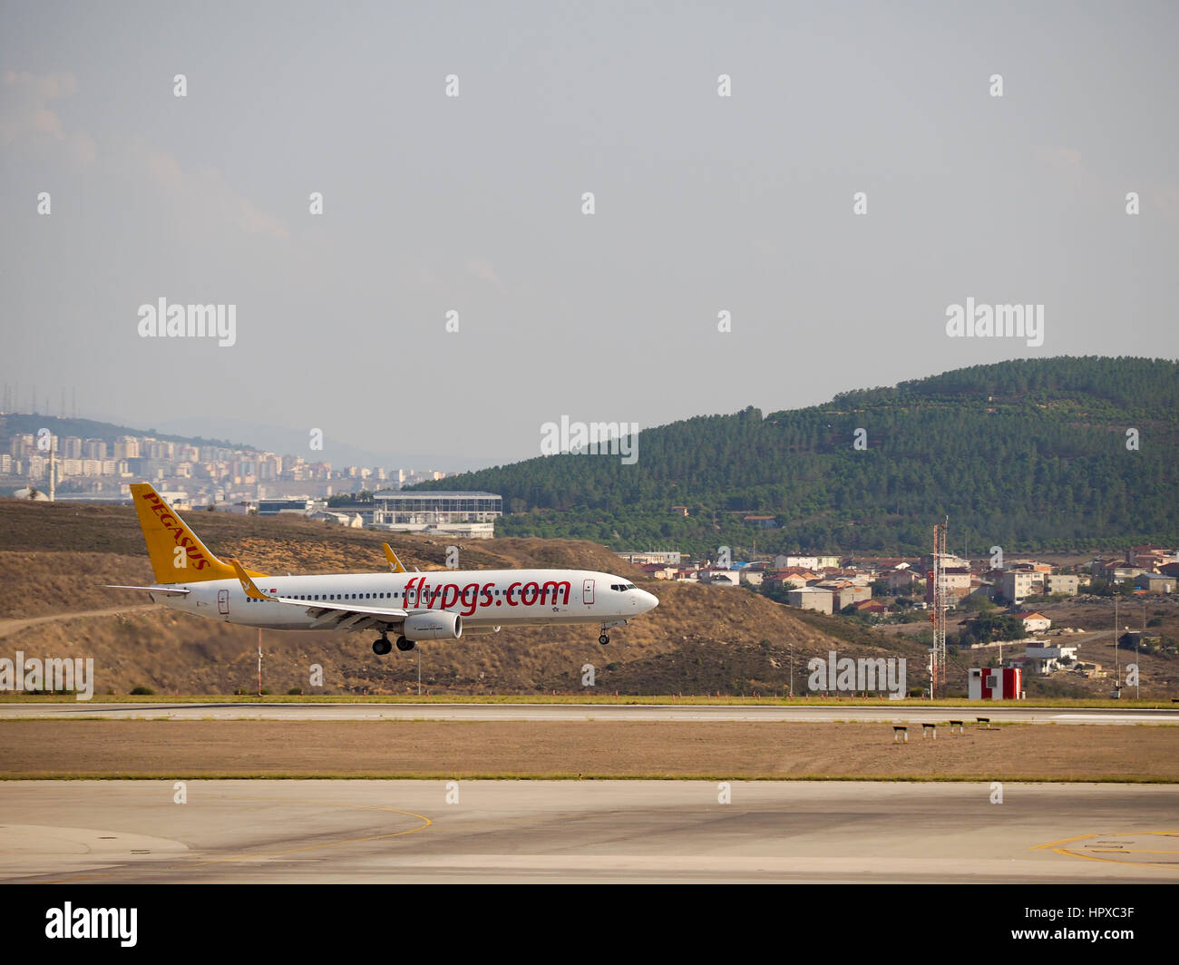 PEGASUS AIRLINES PLANE COMING INTO LAND AT SABIHA GOKCEN INTERNATIONAL ...