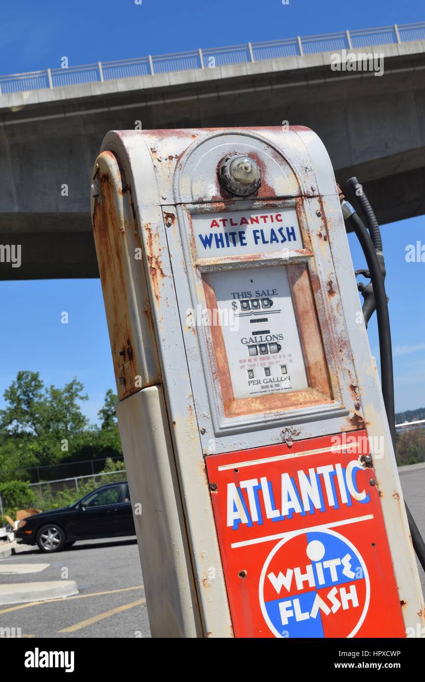 Vintage gas pump Stock Photo - Alamy