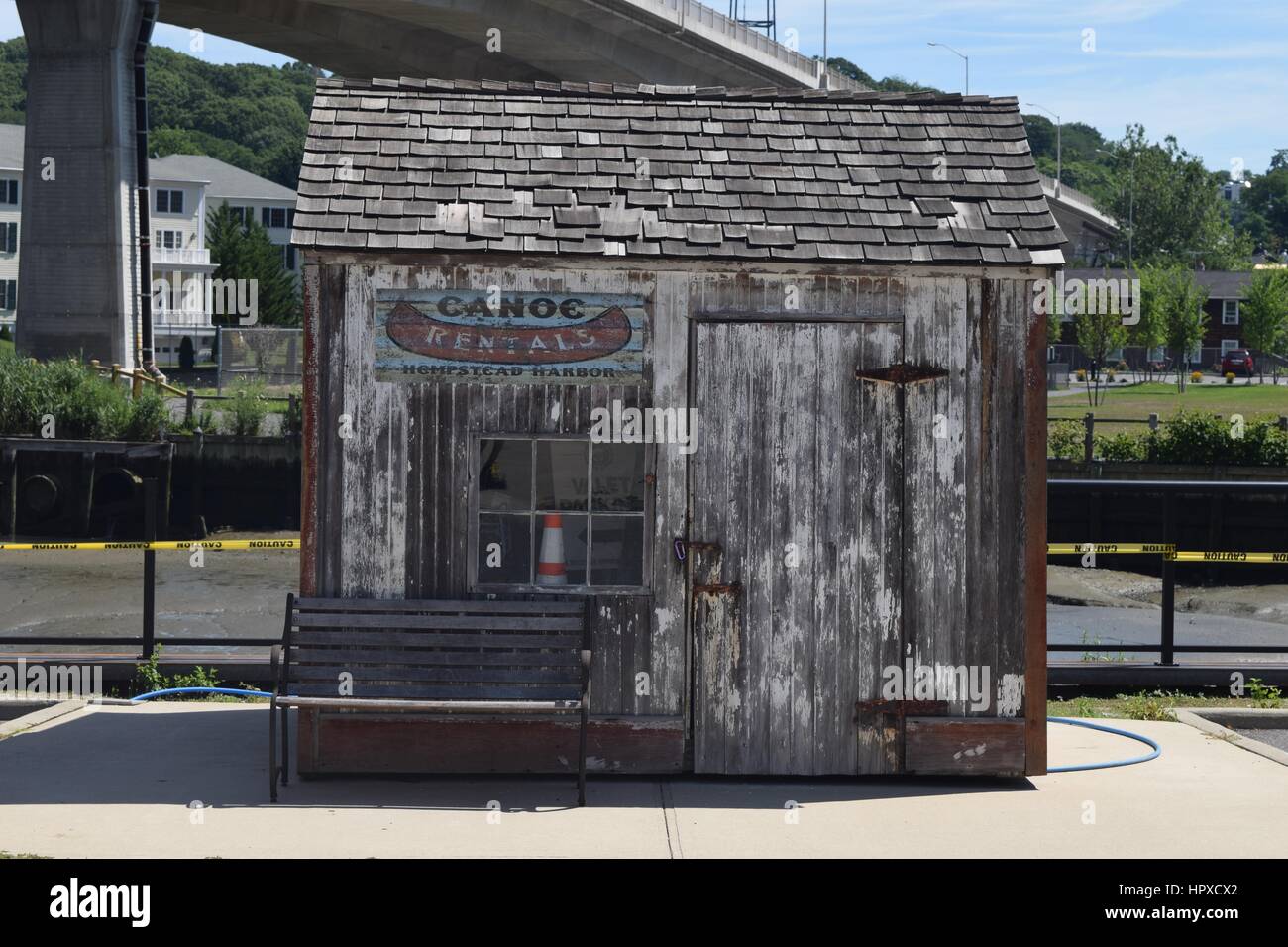 Rundown shack hi-res stock photography and images - Alamy