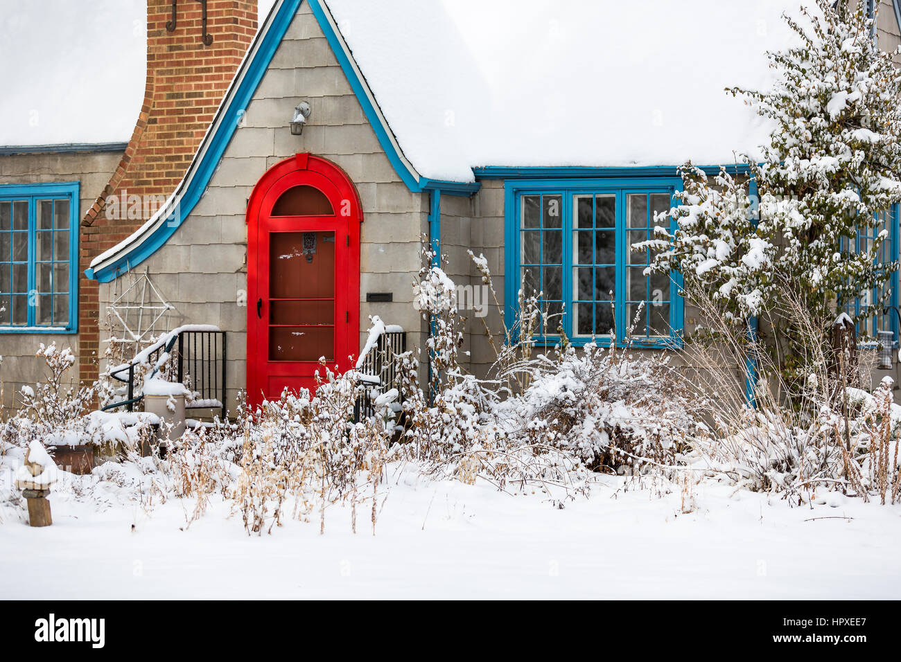 Beautiful winter house Stock Photo - Alamy