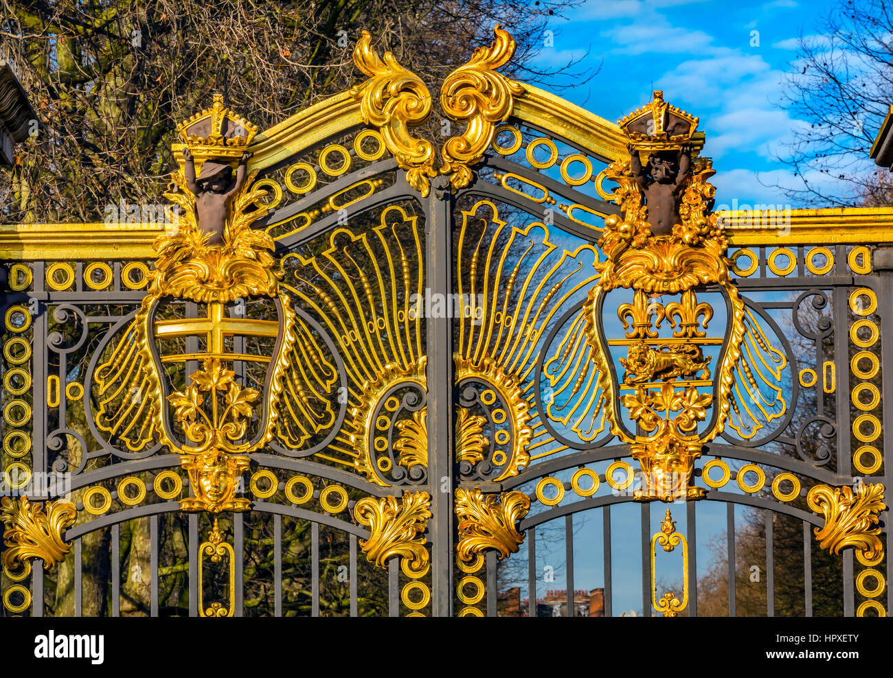 Golden Canada Maroto Gate Buckingham Palace London England. Created in ...
