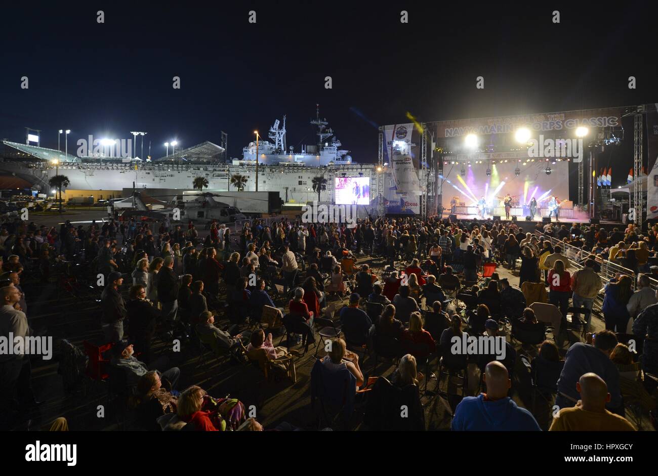 Marine corps navy families hi-res stock photography and images - Alamy