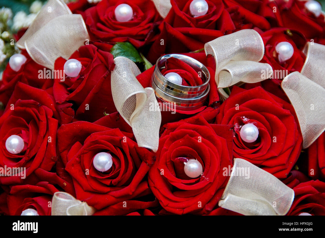 wedding bouquet with roses and rings Stock Photo - Alamy