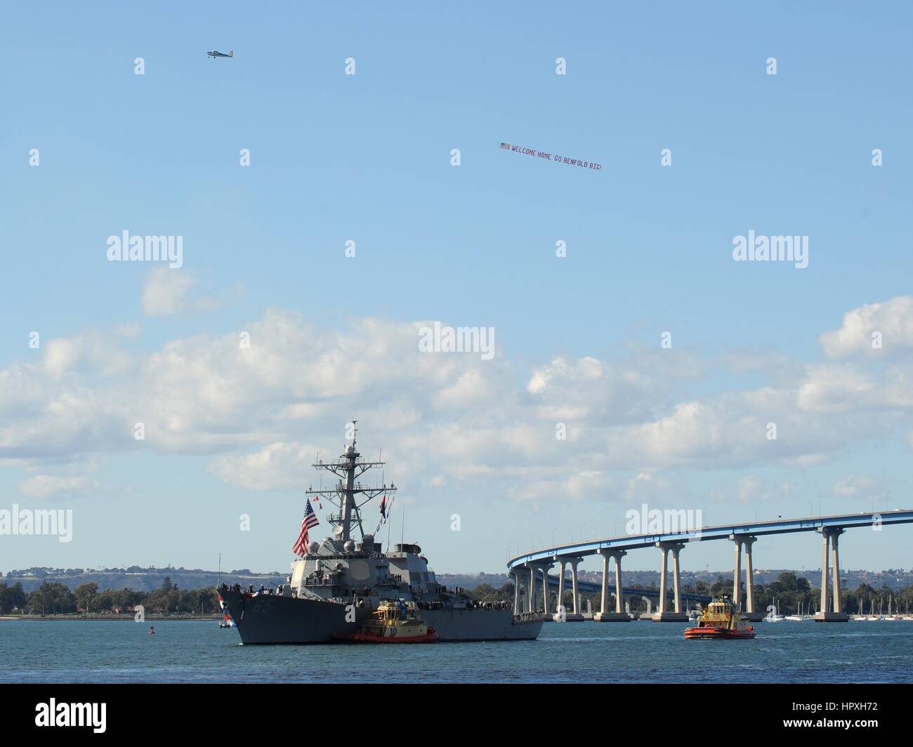 The Arleight Burke-class guided-missile destroyer USS Benfold returns ...
