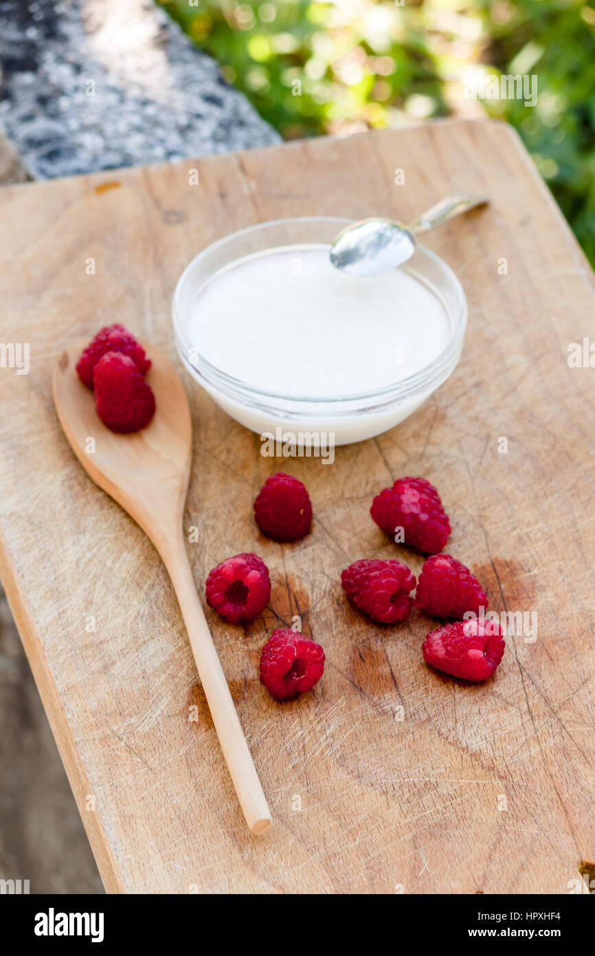 Yogurt and raspberries Stock Photo - Alamy