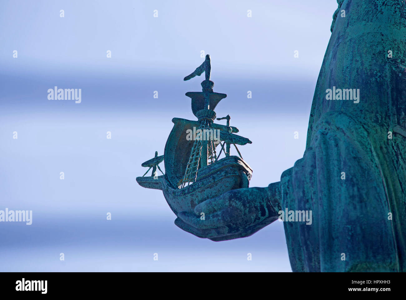 Ship statue hi-res stock photography and images - Alamy