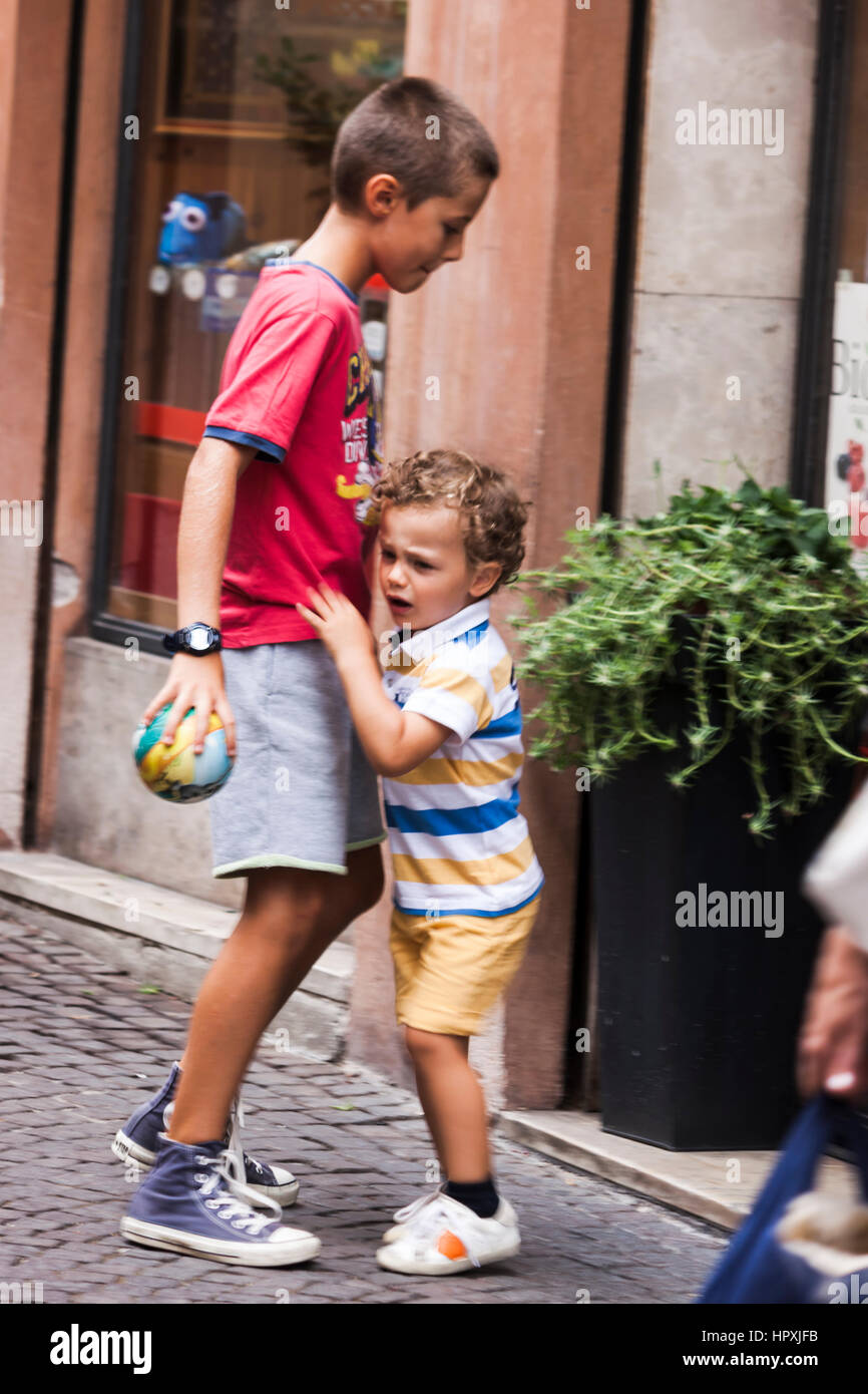 kids playing on the street Stock Photo - Alamy