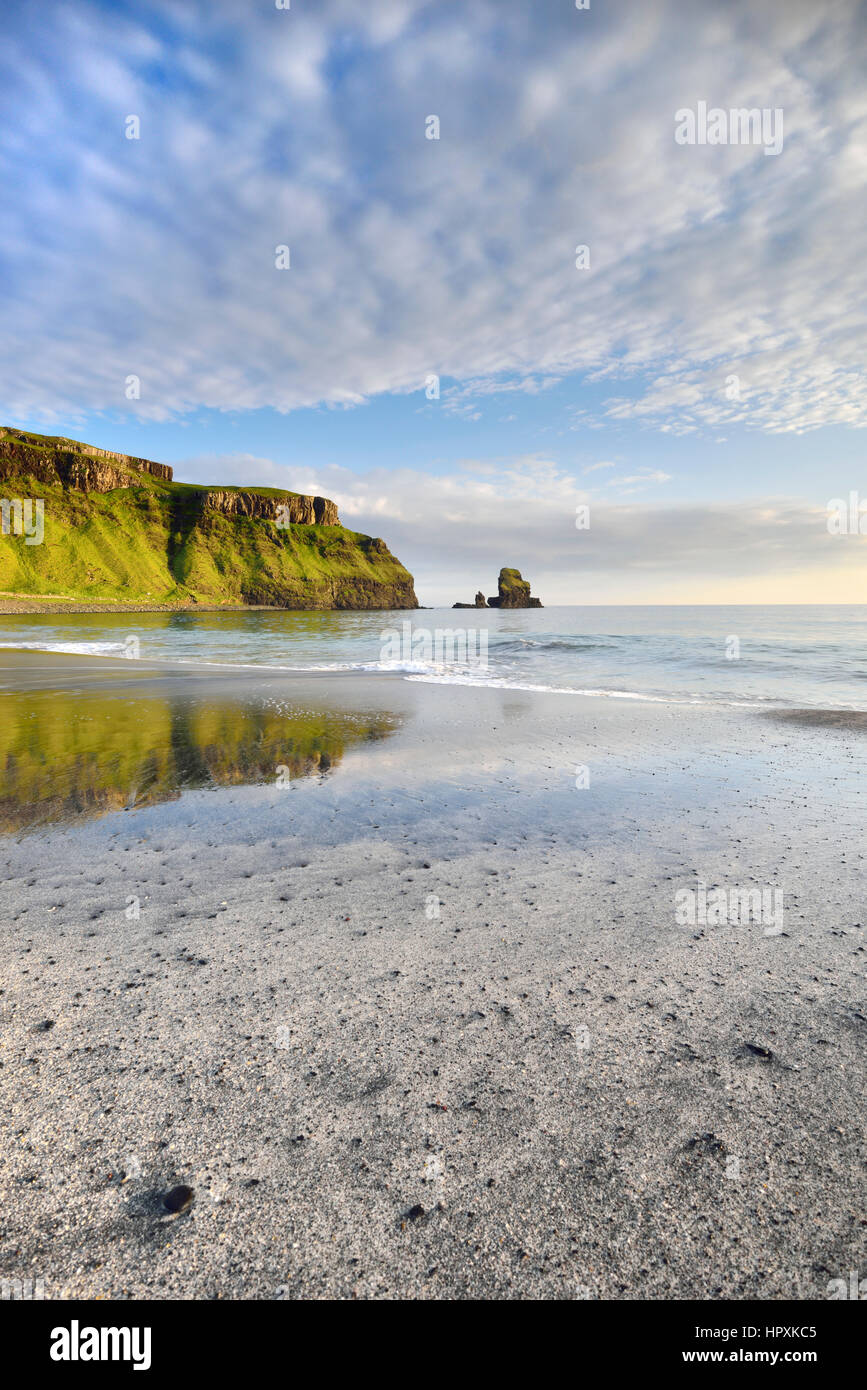 Sea and beach in Talisker Bay, cliffs and rocks, Isle of Skye, Scotland ...