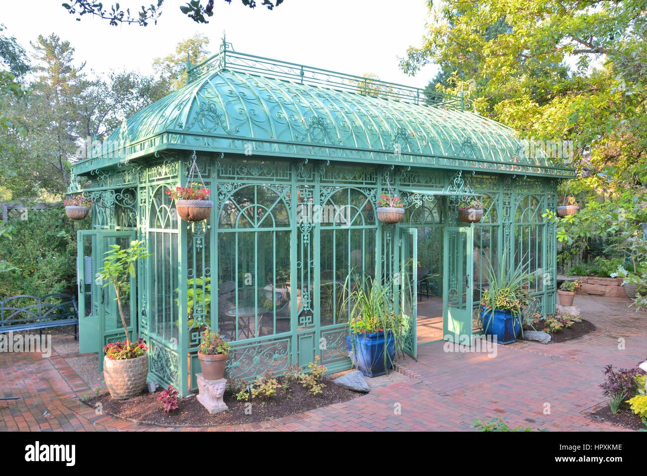 Luxury conservatory hi-res stock photography and images - Alamy