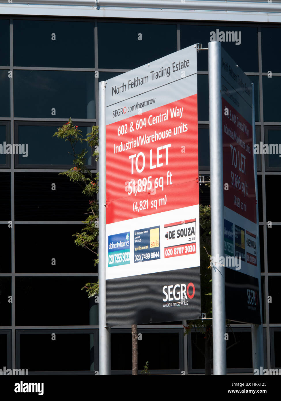 Estate agents industrial warehouse units to let sign Stock Photo - Alamy