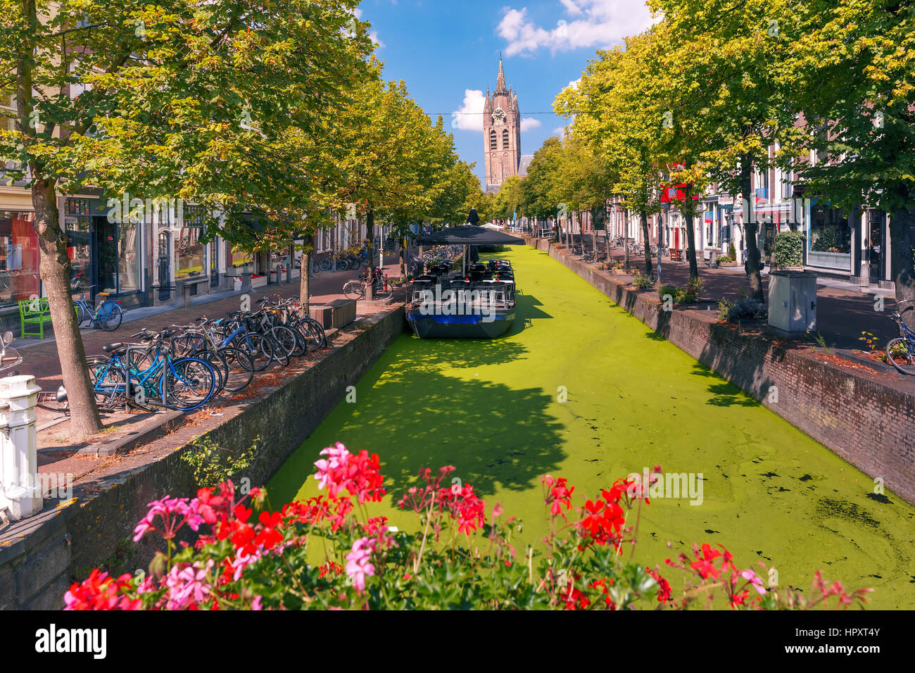 The picturesque Oude Delft canal and leaning tower of Gothic Protestant ...