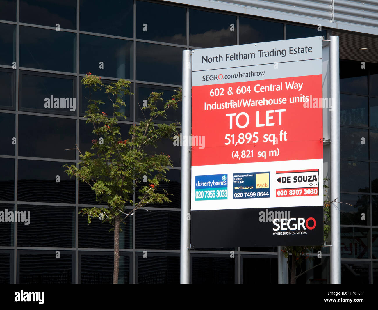 Estate agents industrial warehouse units to let sign Stock Photo - Alamy