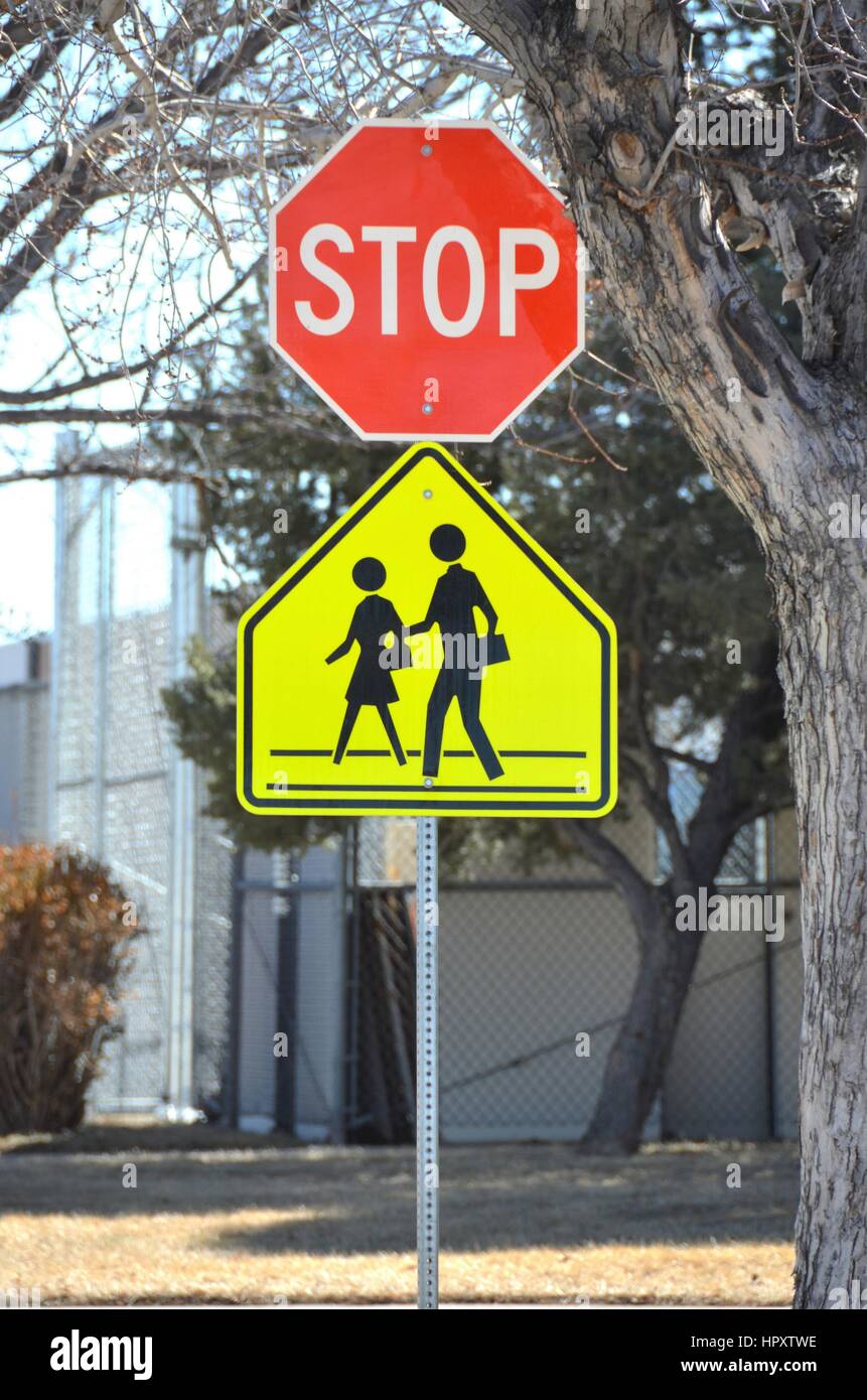 Alley closed signs alleys hi-res stock photography and images - Alamy