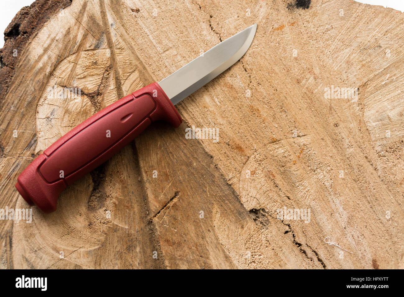 Knife with a red handle. Knife on the texture of oak Stock Photo - Alamy