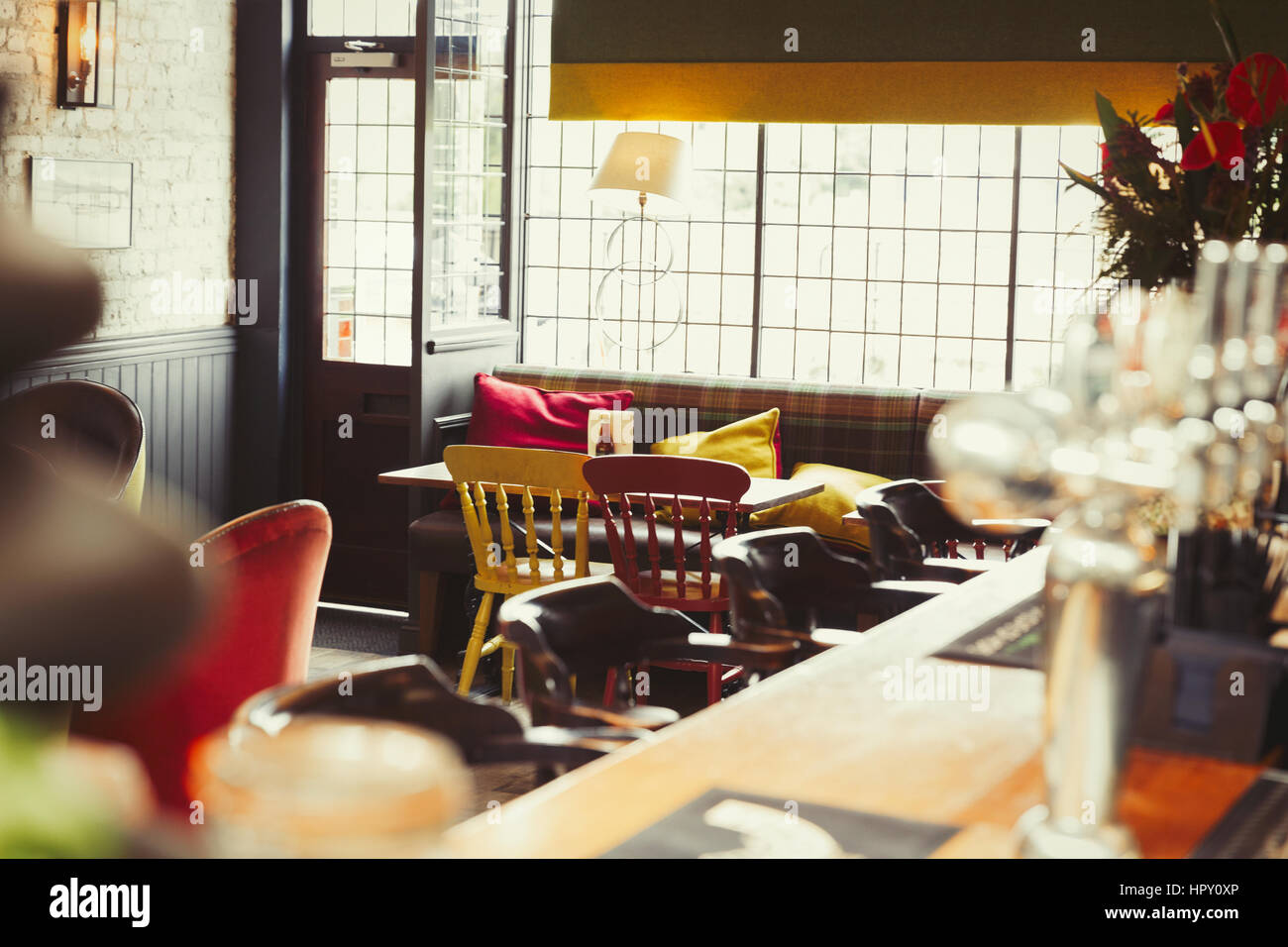 Empty bar hi-res stock photography and images - Alamy