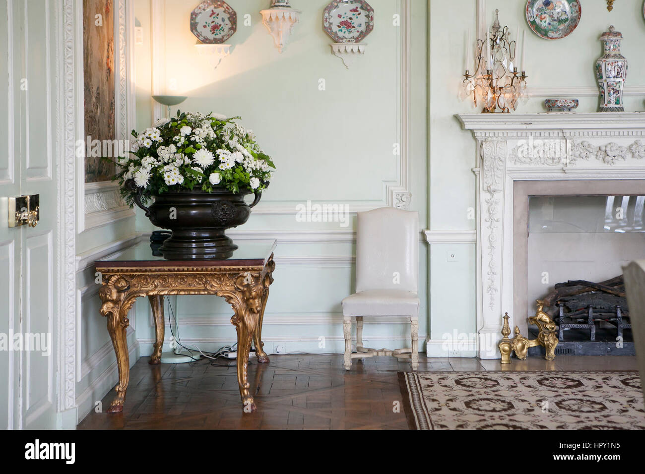 Leeds castle interior england hi-res stock photography and images - Alamy