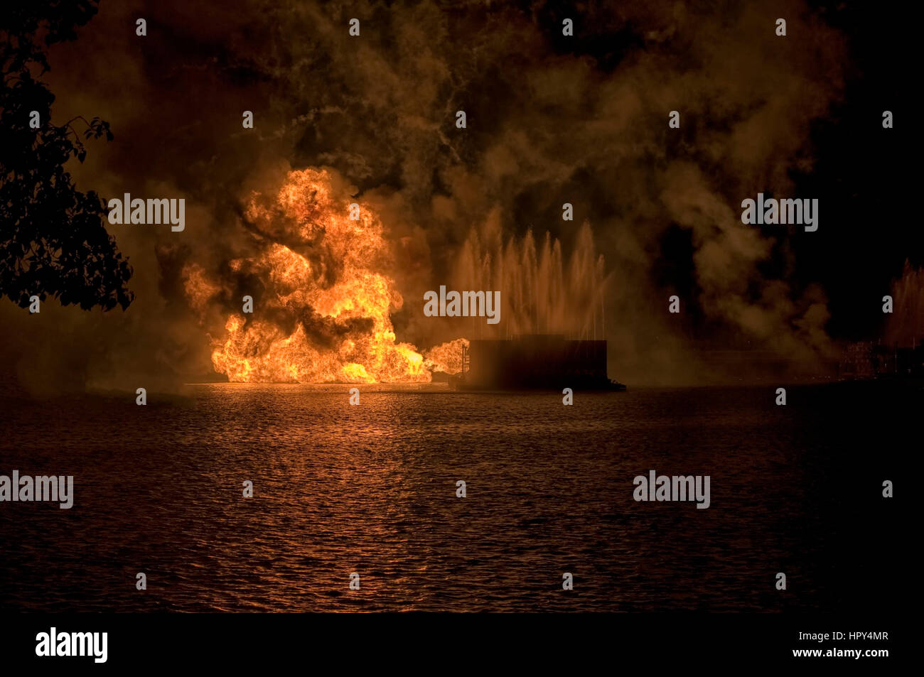 Explosion fire hi-res stock photography and images - Alamy