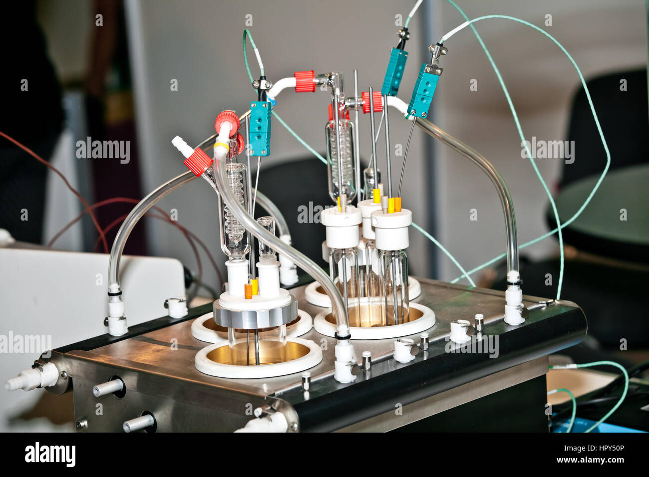 Universal reactor work station with a range of easily interchangeable ...
