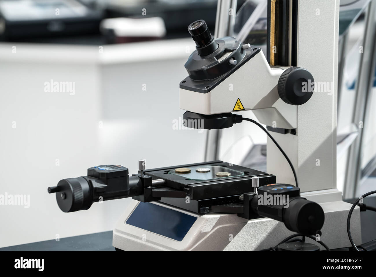 Polarizing microscope hi-res stock photography and images - Alamy