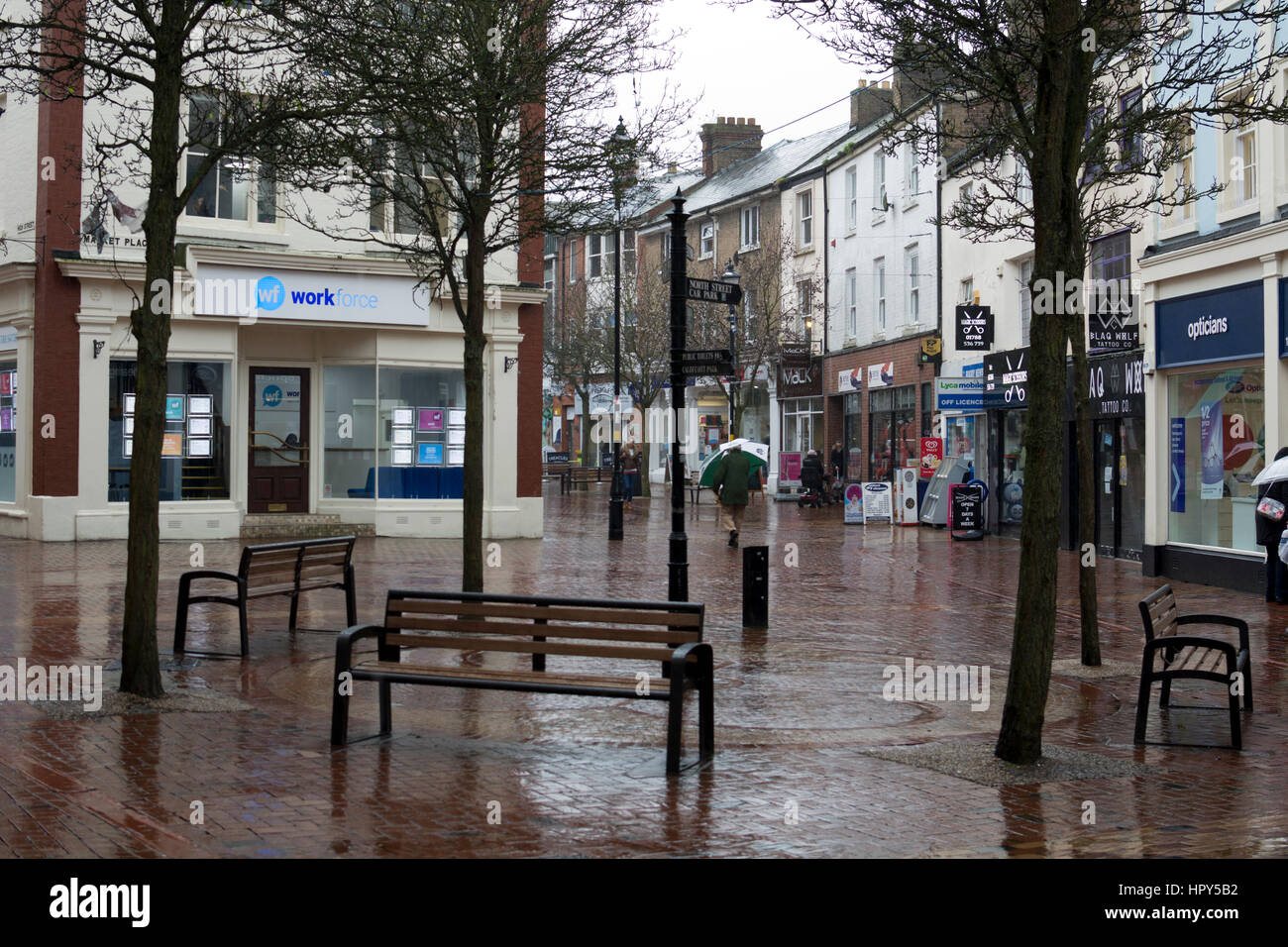 View towards Sheep Street in wet weather, Rugby, Warwickshire, England ...