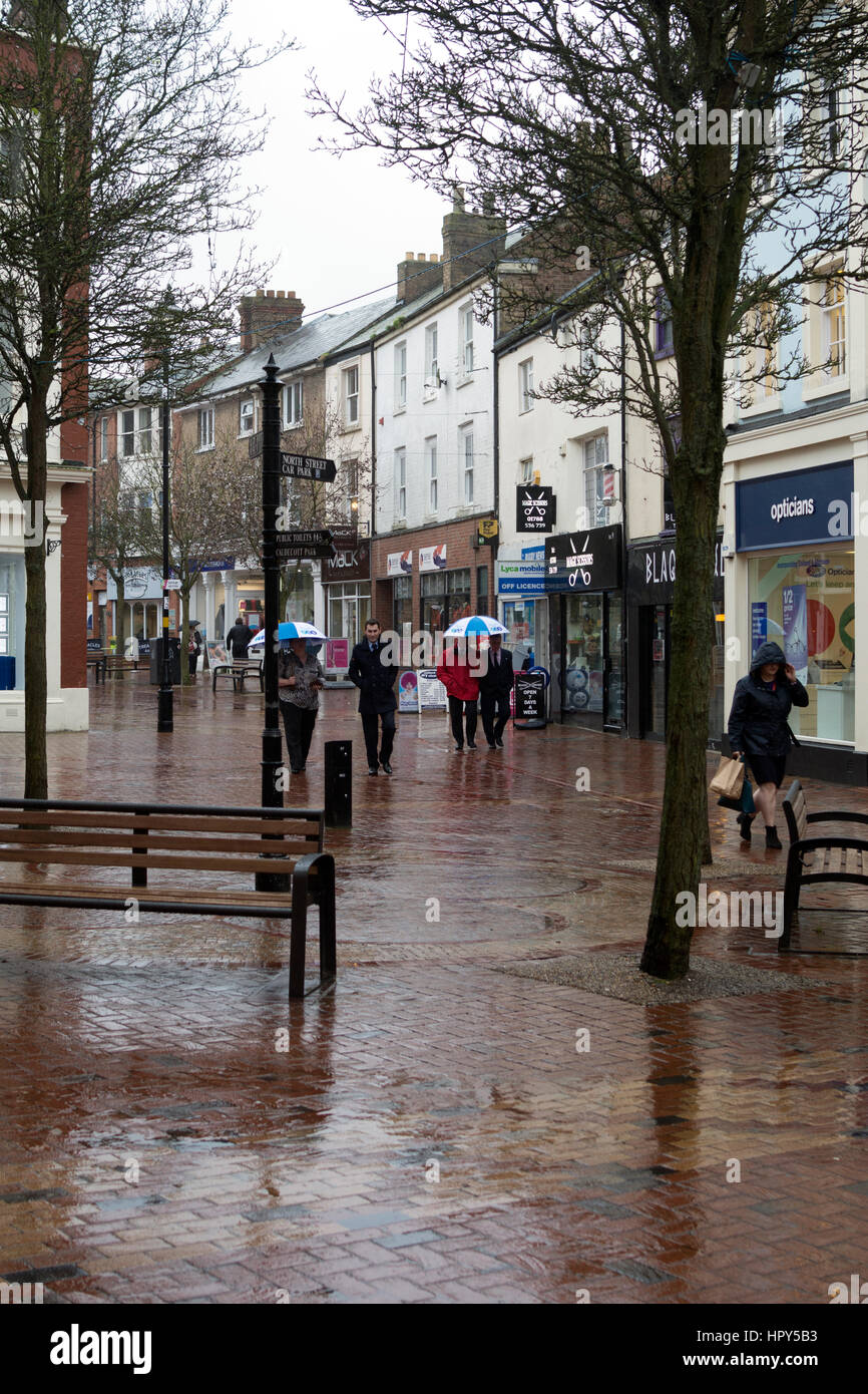 View towards Sheep Street in wet weather, Rugby, Warwickshire, England ...