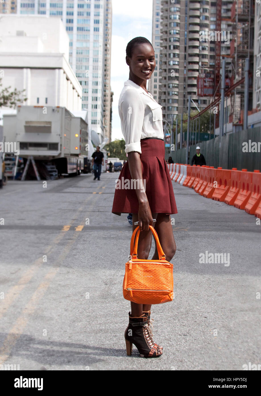 Fashion model Ataui Deng street style Stock Photo - Alamy
