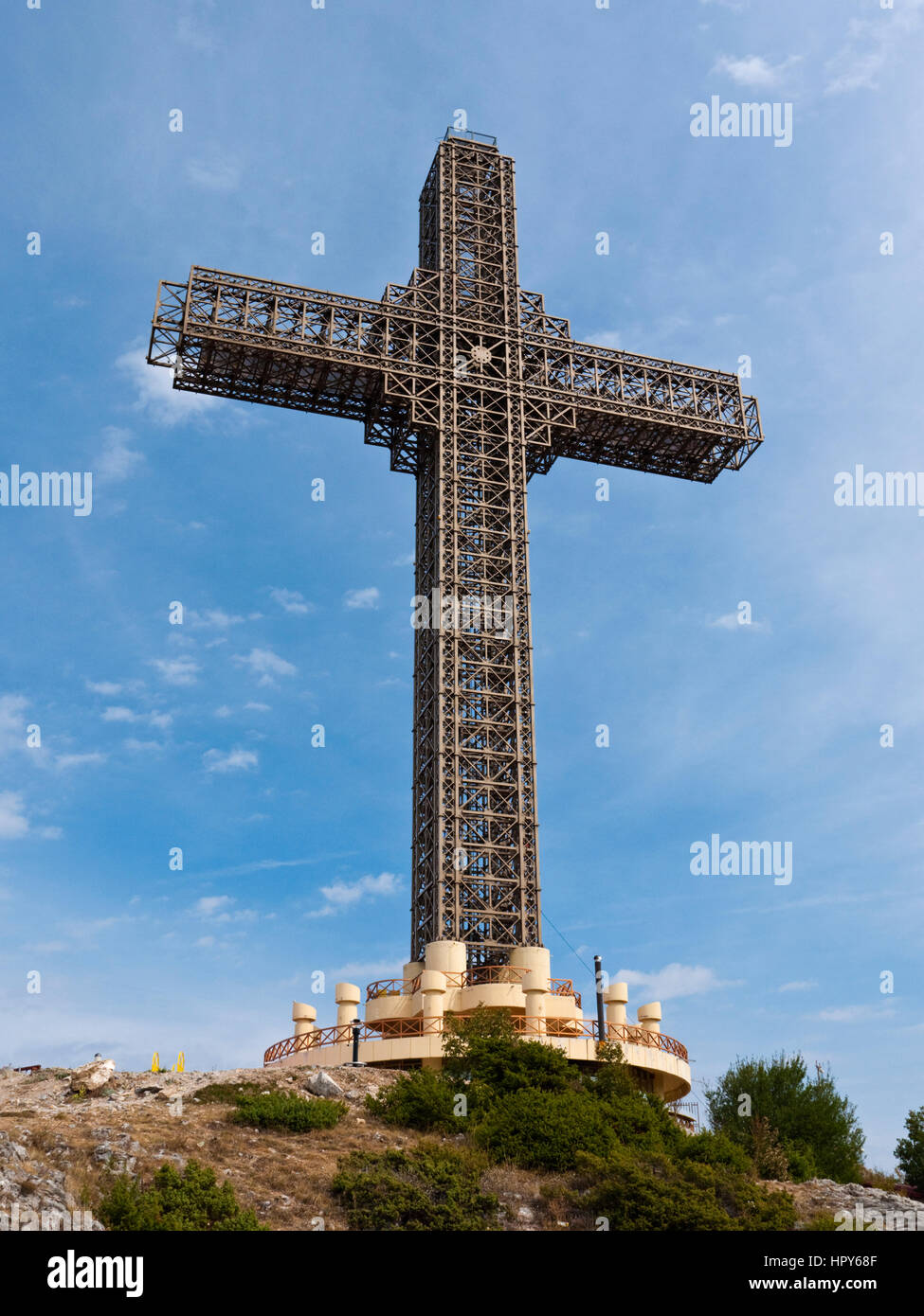 Steel cross hi-res stock photography and images - Alamy