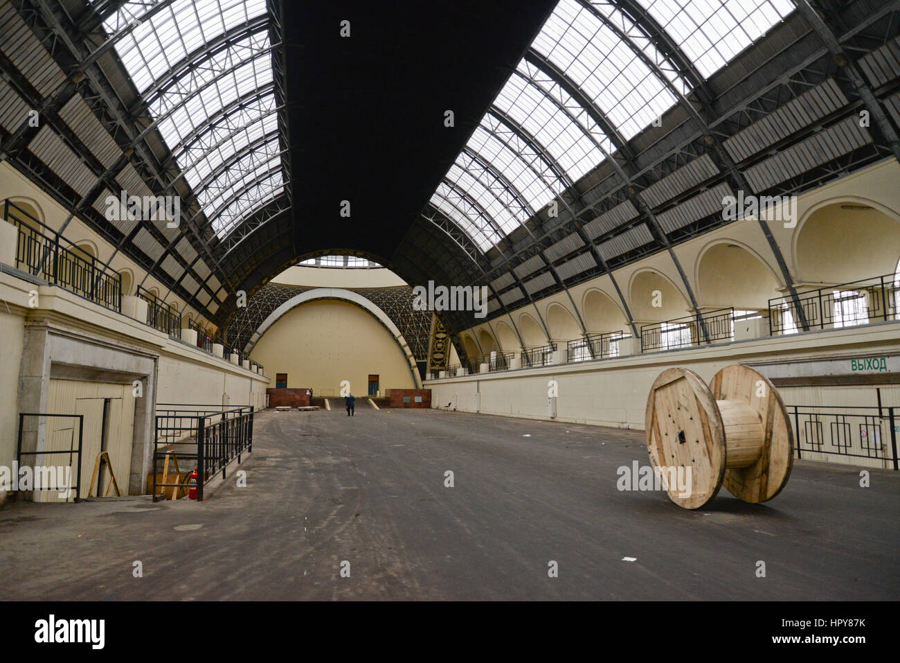 Empty passage hi-res stock photography and images - Alamy