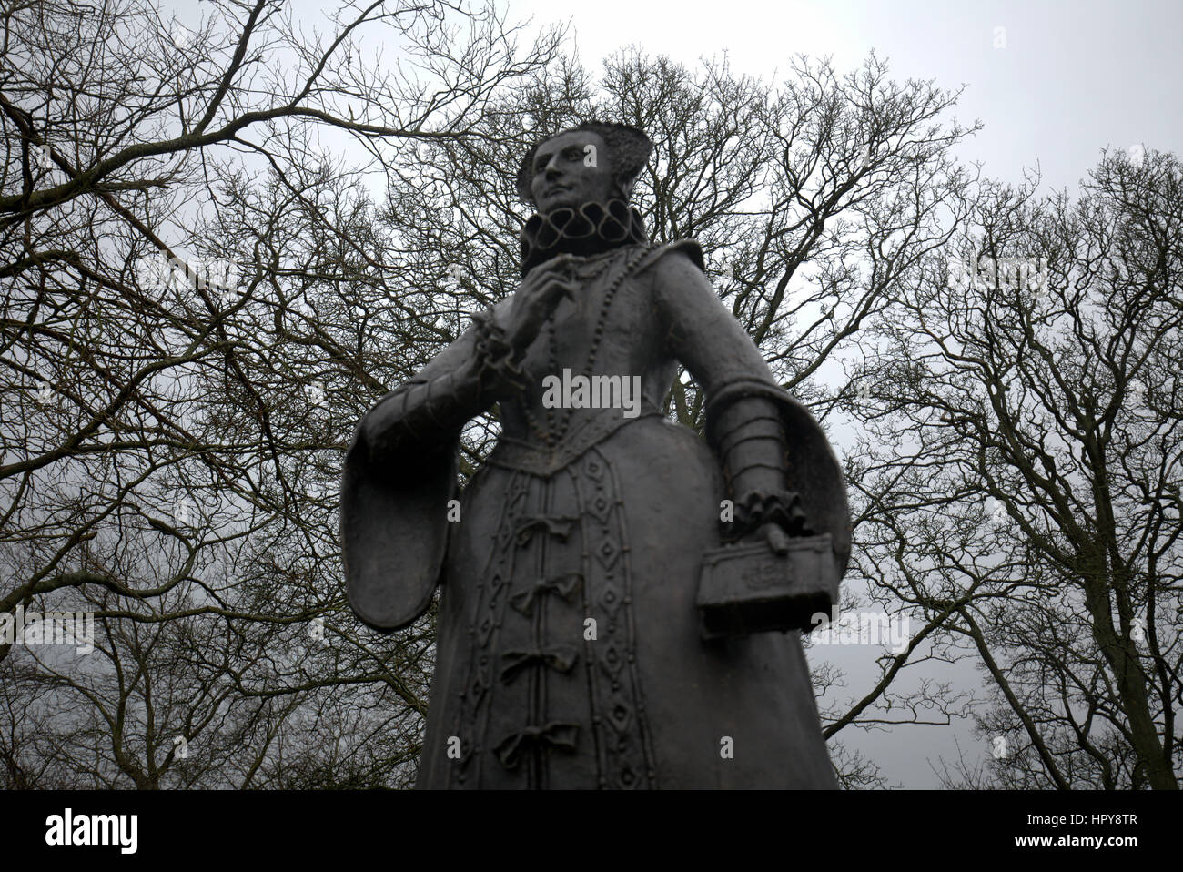 Mary Queen of Scots statue Linlithgow palace scotland Stock Photo - Alamy