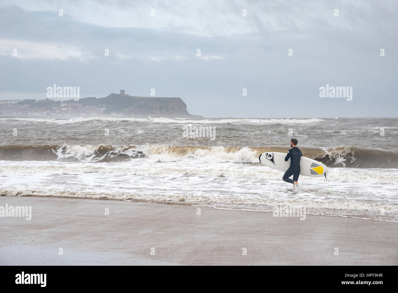 Cayton bay yorkshire surfer hi-res stock photography and images - Alamy