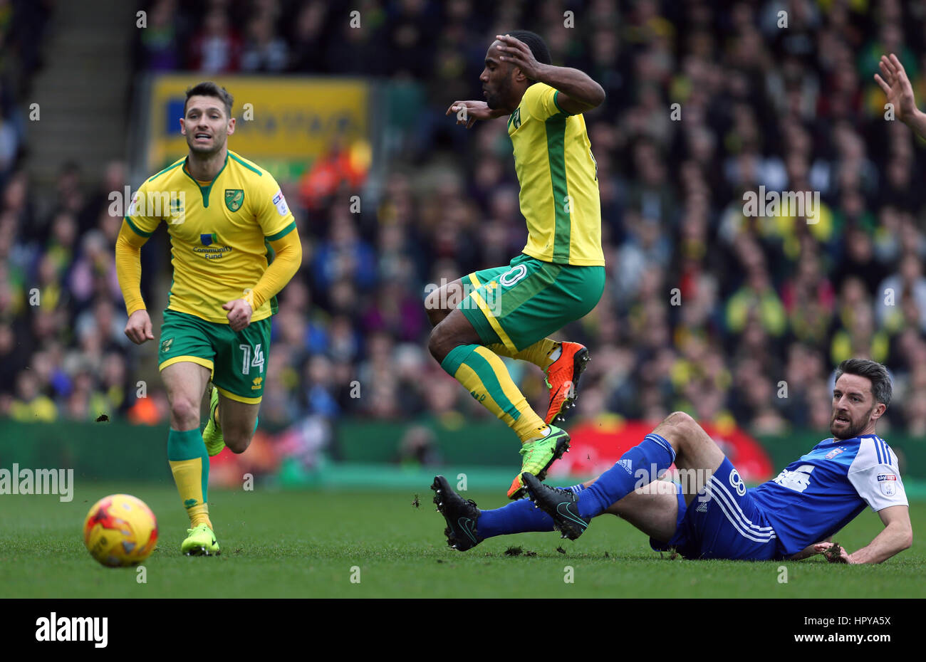 Norwich City's Cameron Jerome and Ipswich Town's Cole Skuse (floor ...