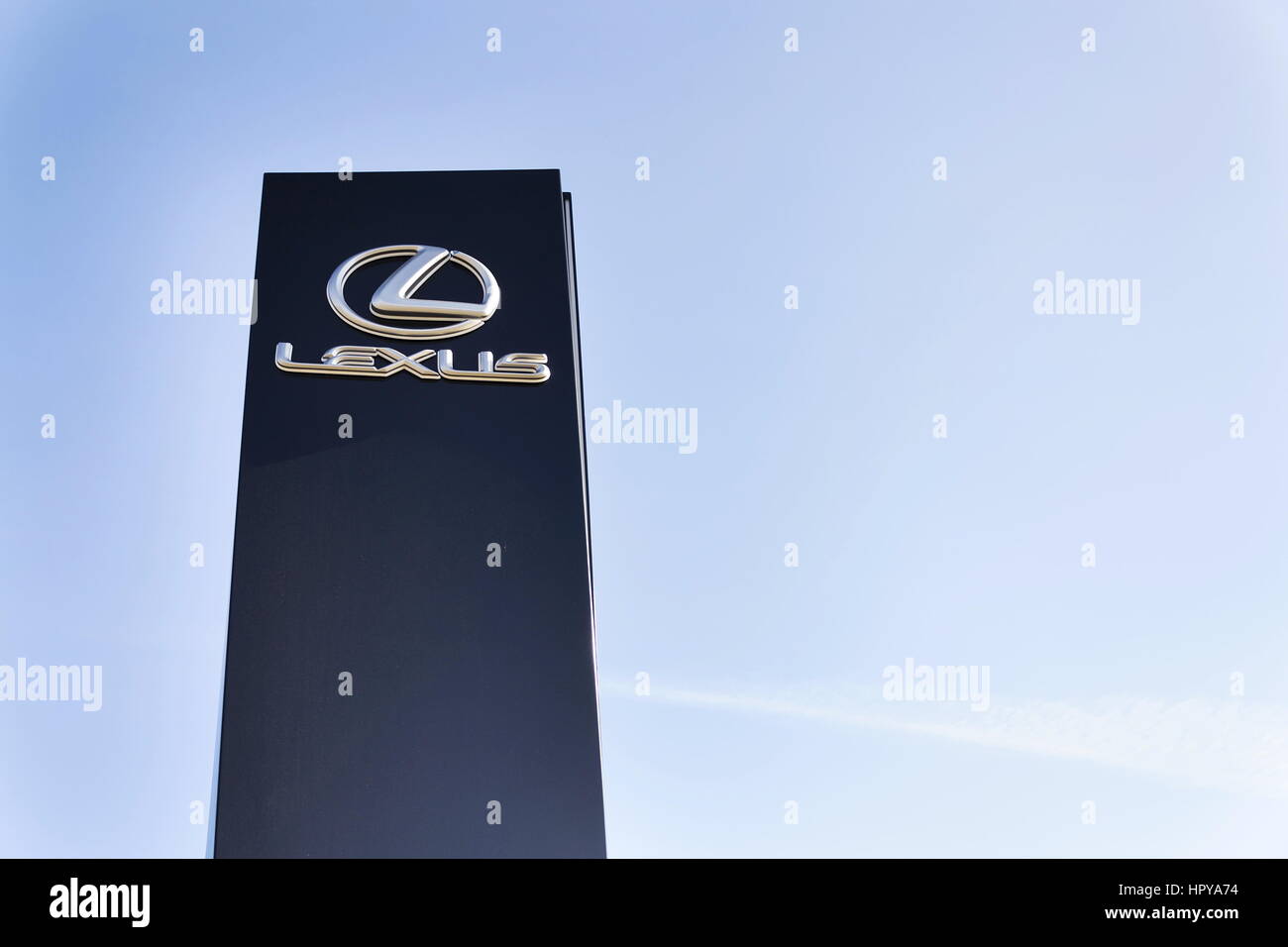 Lexus emblem hi-res stock photography and images - Alamy