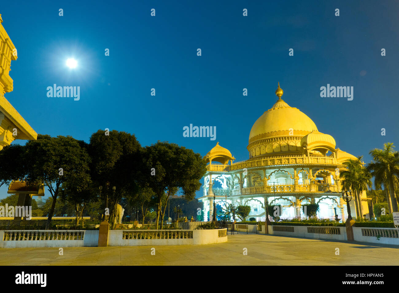 Chhatarpur temple chhatarpur new delhi hi-res stock photography and ...