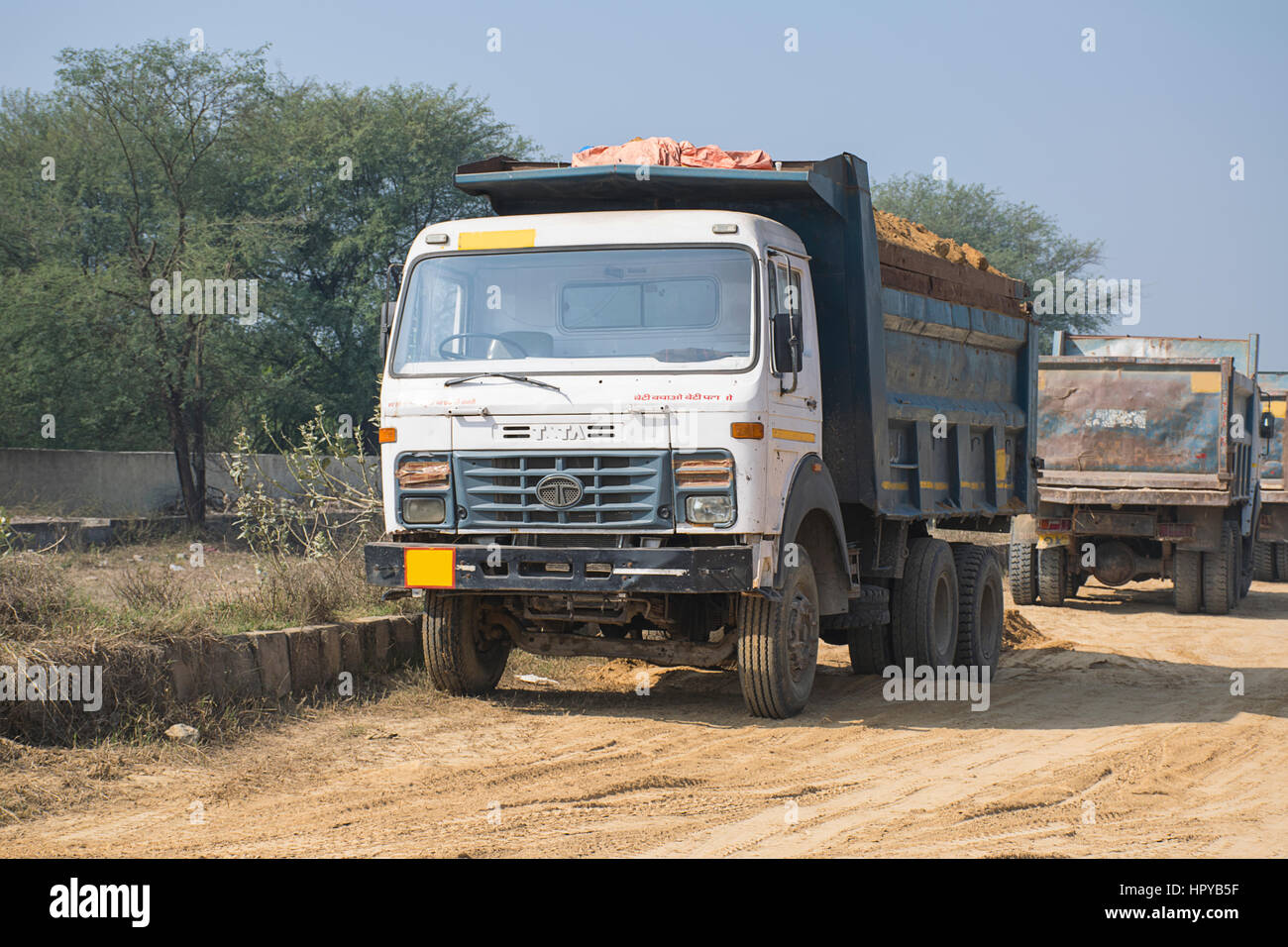 Dumper truck india hi-res stock photography and images - Alamy