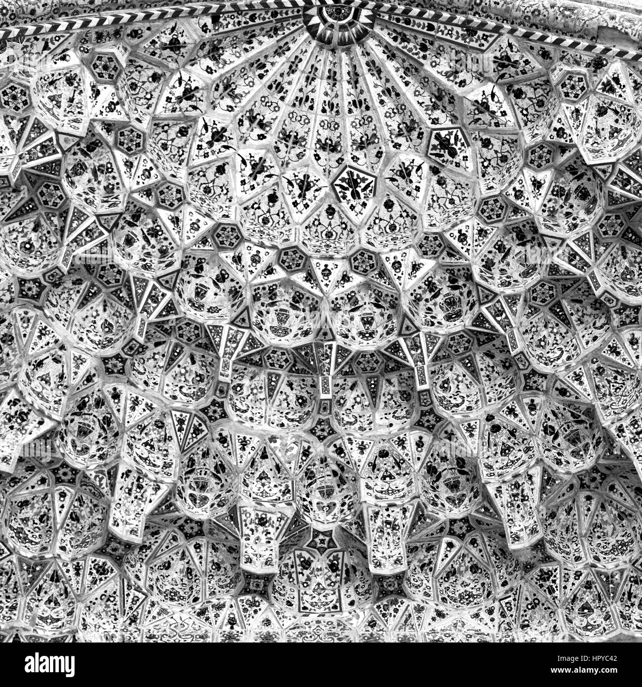 Isfahan mosque dome ceiling Black and White Stock Photos & Images - Alamy